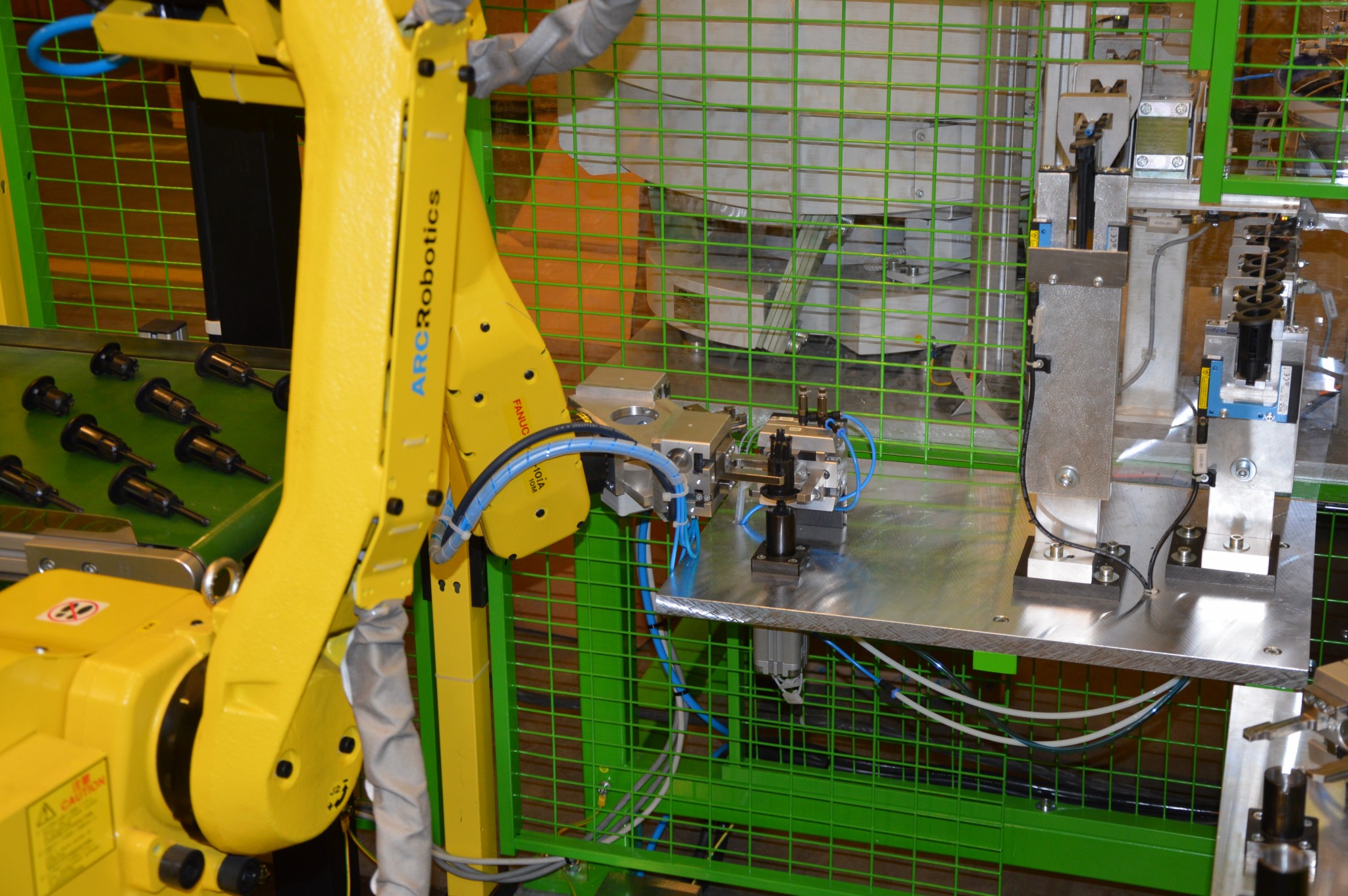 Plastic button automated assembly | ARC-Robotics