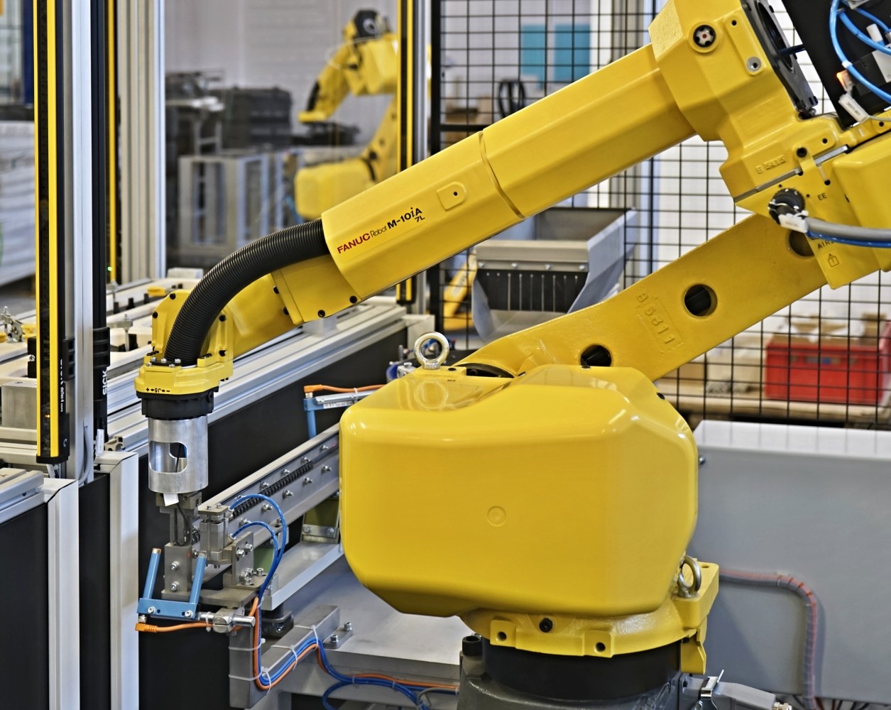 A robotic clipping cell | ARC-Robotics